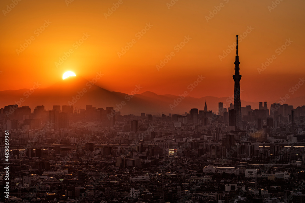 Tokyo Sky Tree and Phenomenon of Sun set on top of Fuji Mountain at ...