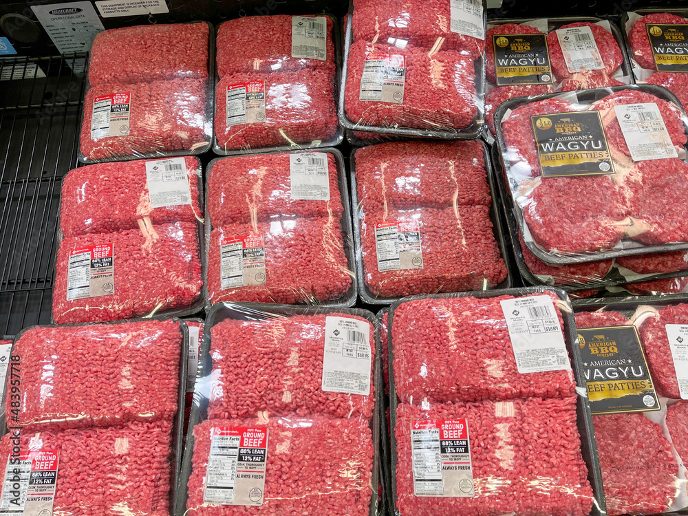 Foto de A refridgerated case of ground beef hamburger meat at a Sam's ...