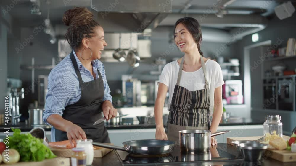 Stockvideo Part Two of TV Cooking Show Playback Montage in Restaurant ...