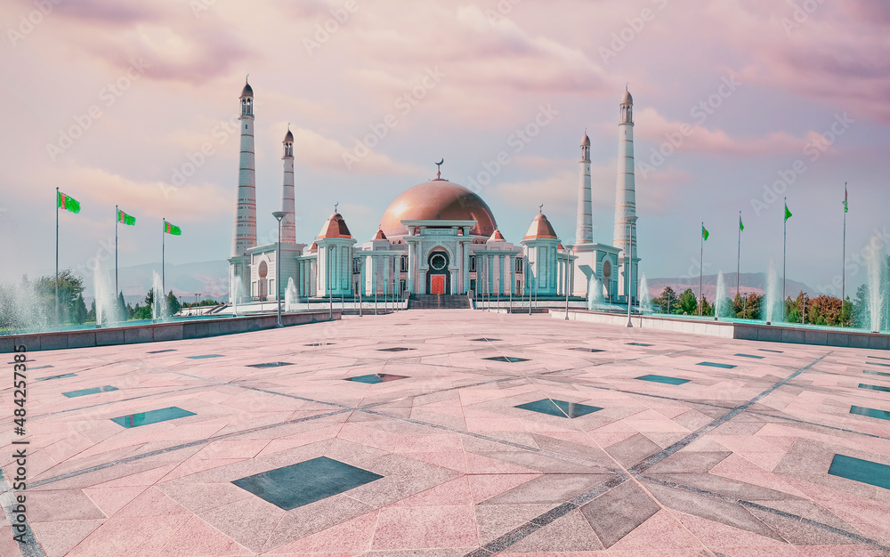 Largest mosque in Central Asia and main mosque of Turkmenistan The ...