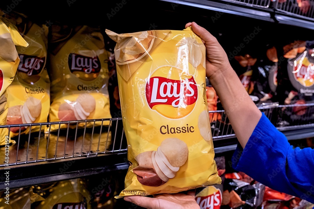 Sacramento, CA, USA August 20th 2021 shoppers hand holding a bag of ...