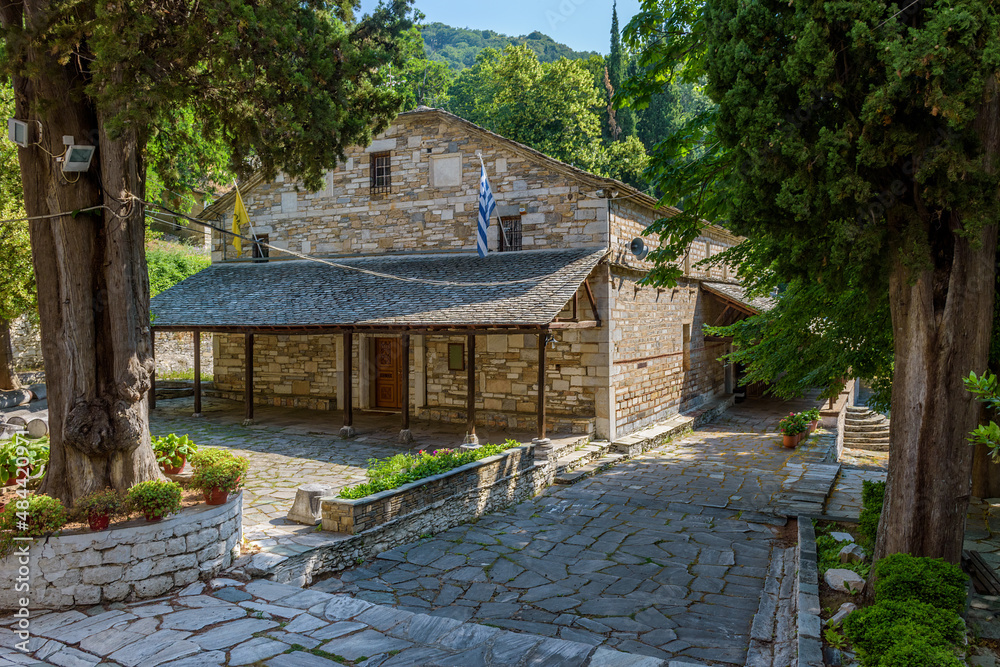 The picturesque village of Makrinitsa with its architectural ...