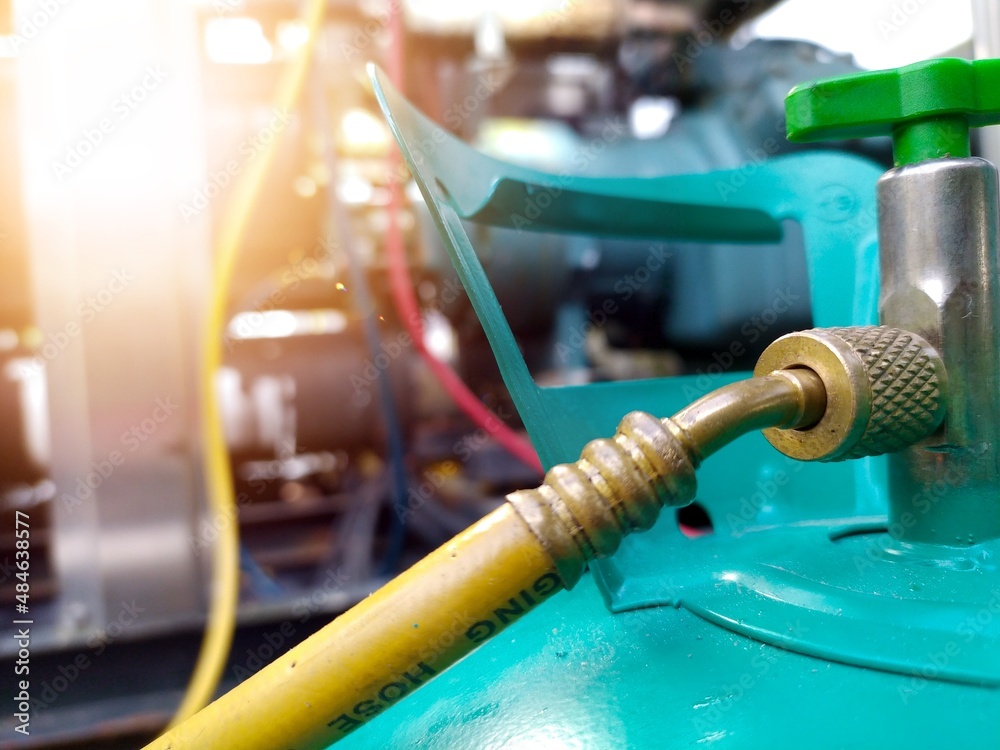 Close up the Freon tubes on Maintenance refrigerant fill procces.Air ...