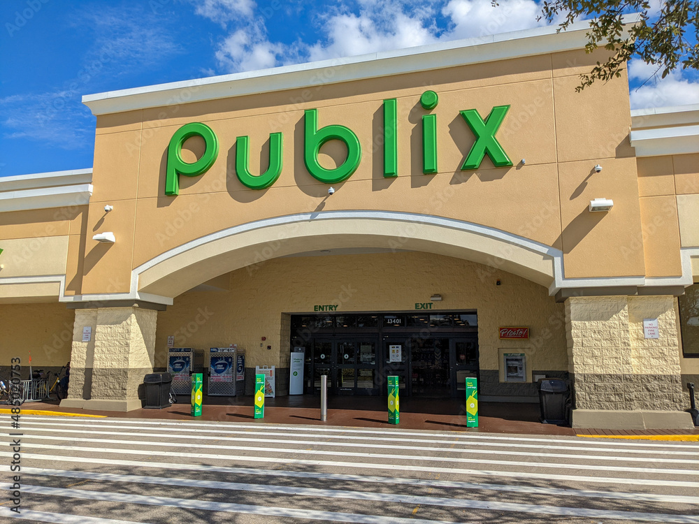 Publix shopping center; USA Stock Photo | Adobe Stock
