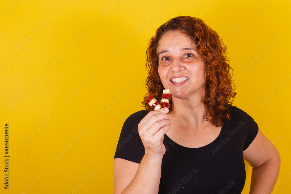 Caucasian, Brazilian, Latin American woman, curly hair, curls, yellow ...