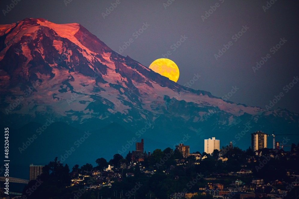 Moon rising over Mt Rainier viewed from Point Ruston in Tacoma ...
