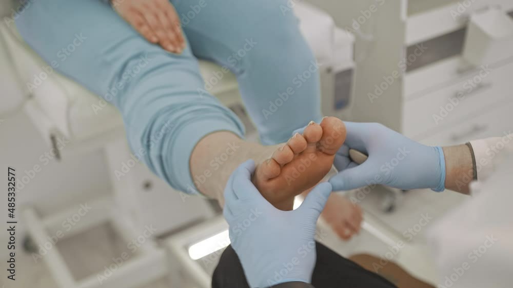 Video Stock The doctor receives the patient in the office of the clinic ...