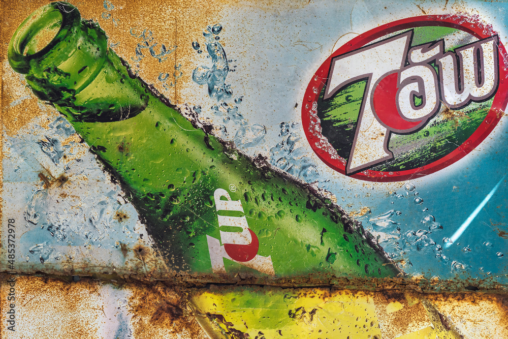 KANCHANABURI, THAILAND-DECEMBER 29,2019 : Close up vintage 7 UP logo ...