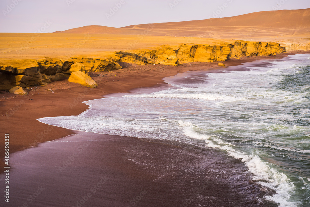 Desert directly meeting the sea (Pacific Ocean), Paracas National ...