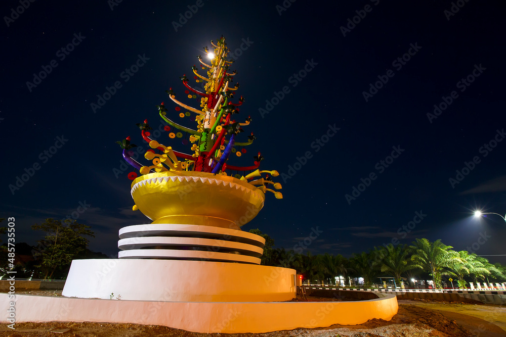 Foto de Mount Perak Roundabout Located in Tamiang Layang, East Barito ...