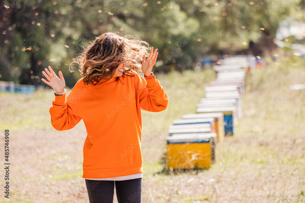 Screaming woman was attacked by an aggressive and dangerous swarm of ...