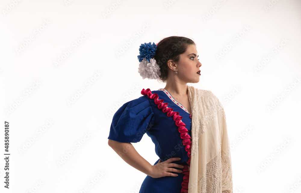 Chula Madrileña vestida de chulapa, traje típico del Chotis Madrileño ...