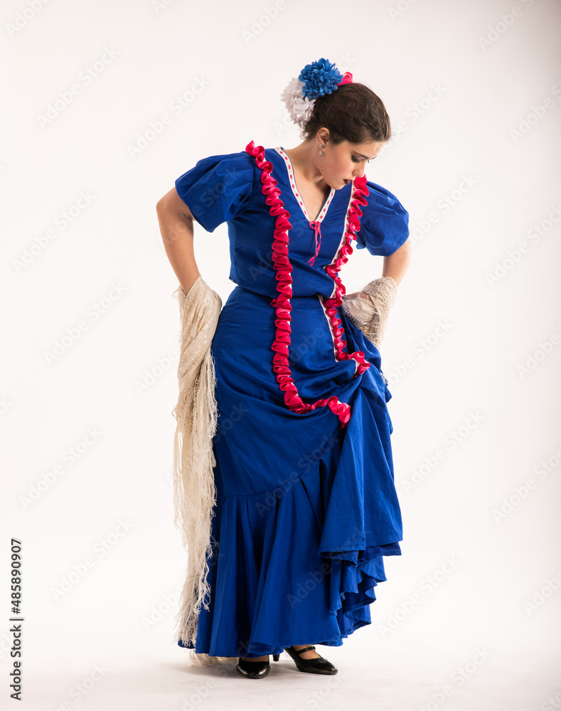Chula Madrileña vestida de chulapa, traje típico del Chotis Madrileño ...