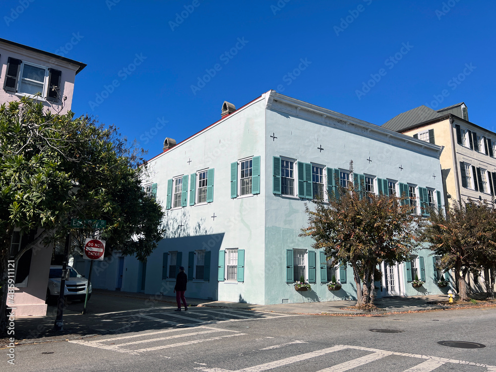 Charming architecture seen in the historic district in Charleston ...