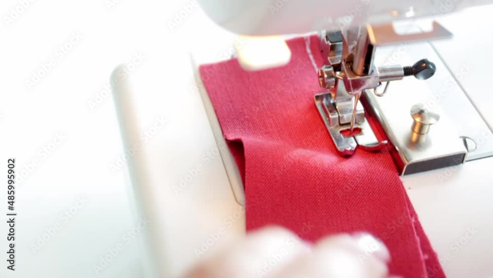 How to sew a connecting seam on a sewing machine without pins and a ...
