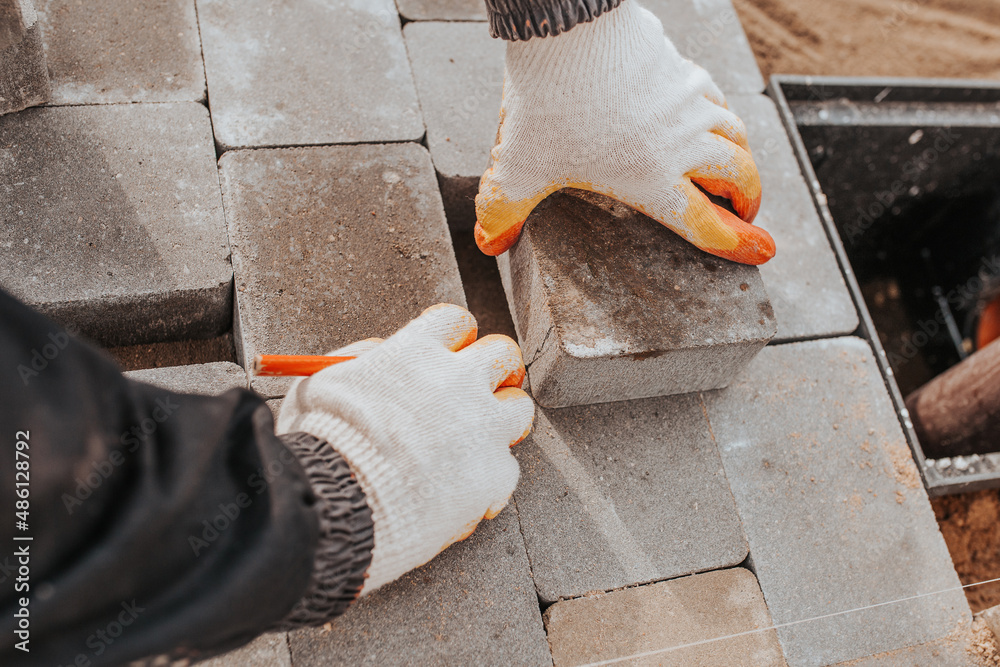 Finishing of concrete steps with stone tiles - high-quality tiling work ...