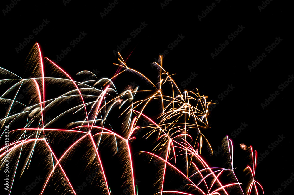 fotografia de fuegos artificiales, cohetes, luces en el cielo, petardos ...