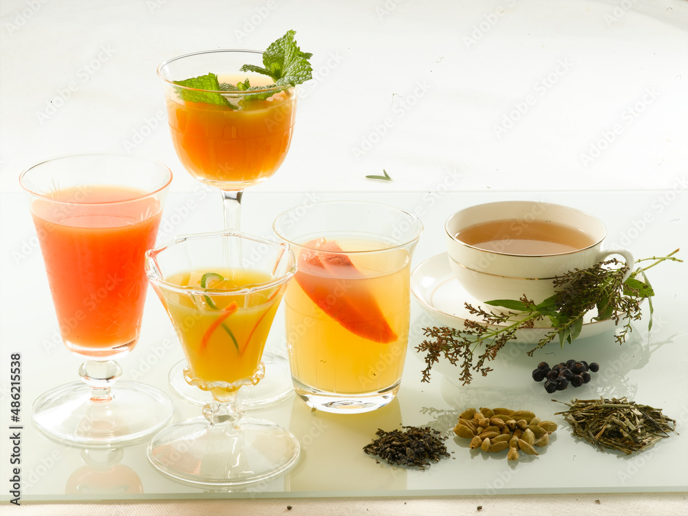 Te naturales, bebidas saludables. Natural tea, healthy drinks. Stock ...