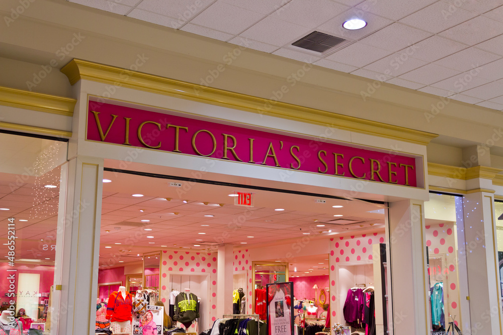 Indianapolis - Circa December 2015: Victoria's Secret Retail Mall ...