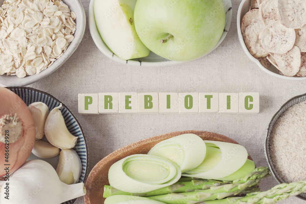 Foto de Variety of prebiotic foods for gut health, low carb diet, dairy ...