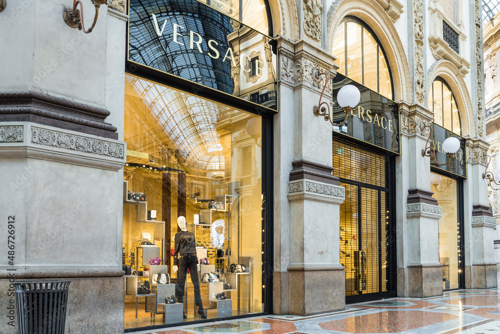 Versace shop at the Gallery Vittorio Emanuele II (Piazza Duomo) in ...