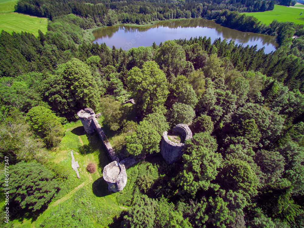 Ruine Altes Schloss Ratzenried und Oberer Schlosssee Stock Photo ...