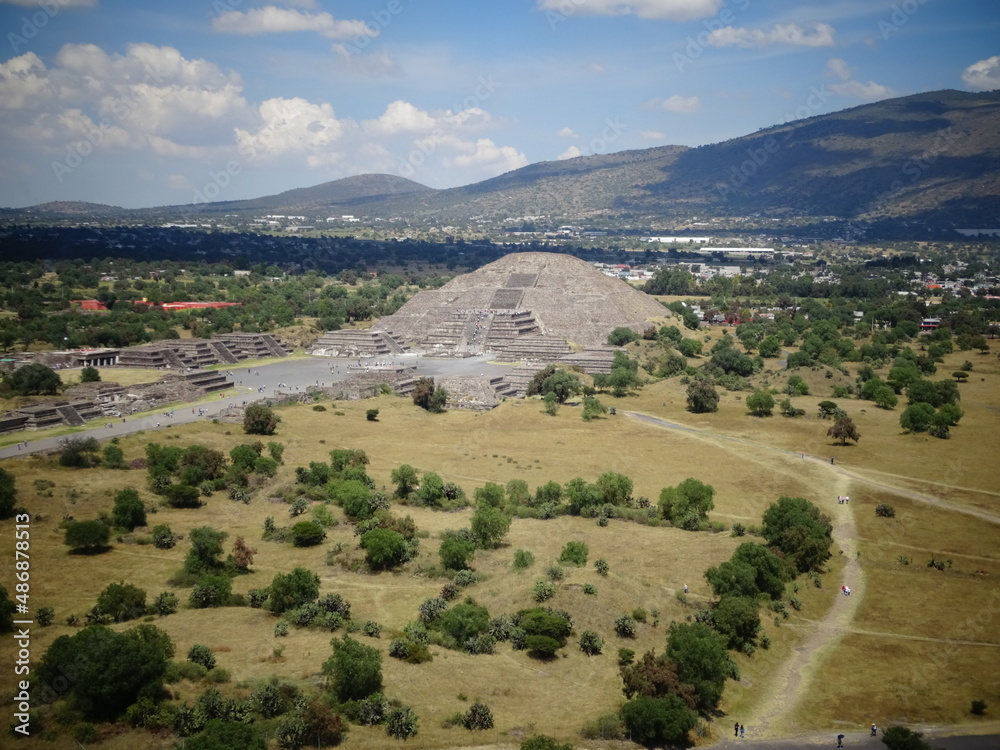 Teotihuacan Sun and Moon pyramids outside Mexico City Stock ...