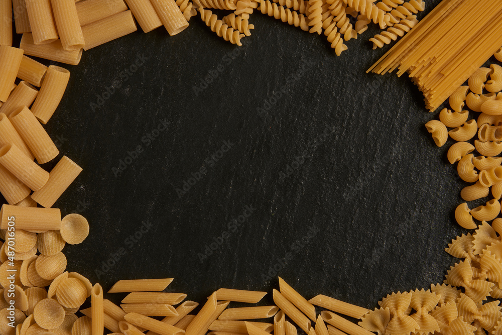 Foto Stock pasta concept different kinds of dry pasta being sorted into ...