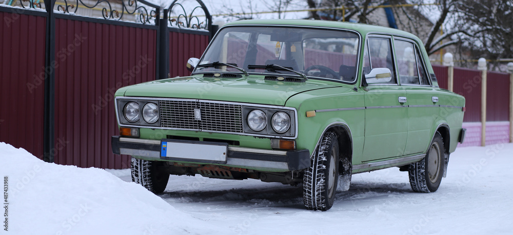 Green Soviet retro car Lada 2106, 1986, on a snowy street. Stock Photo ...