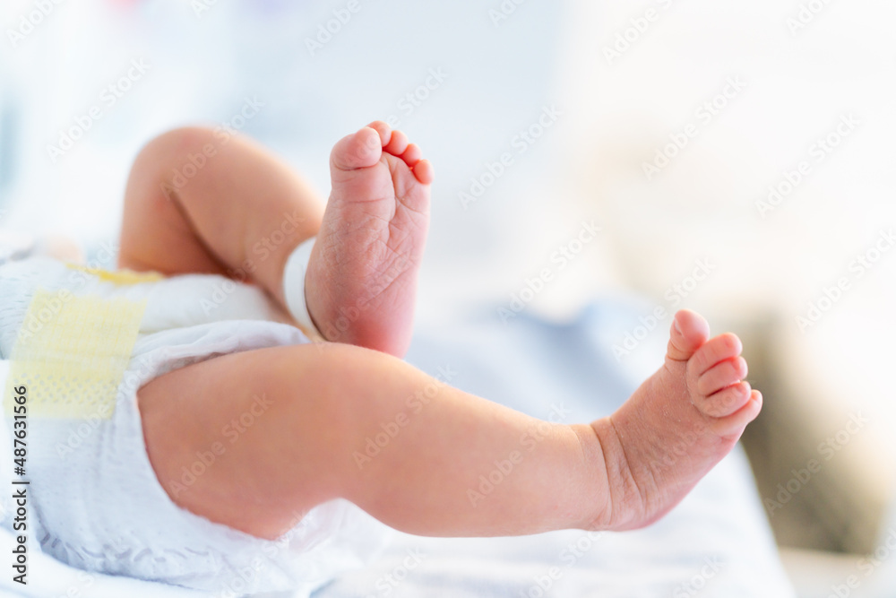 Newborn legs close up. Child birth, first day in hospital, newborn baby ...