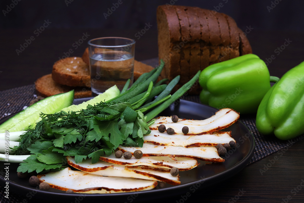 Foto de Salo. National Ukrainian product. Green onions and cucumber ...