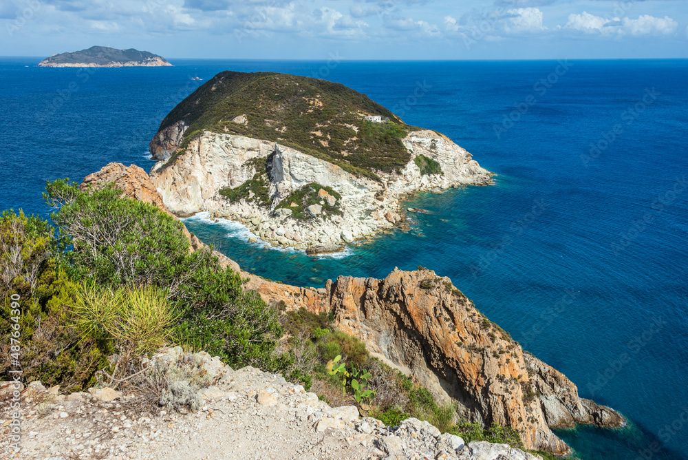 Fotografia do Stock: Gavi is a small island in the Tyrrhenian Sea on ...