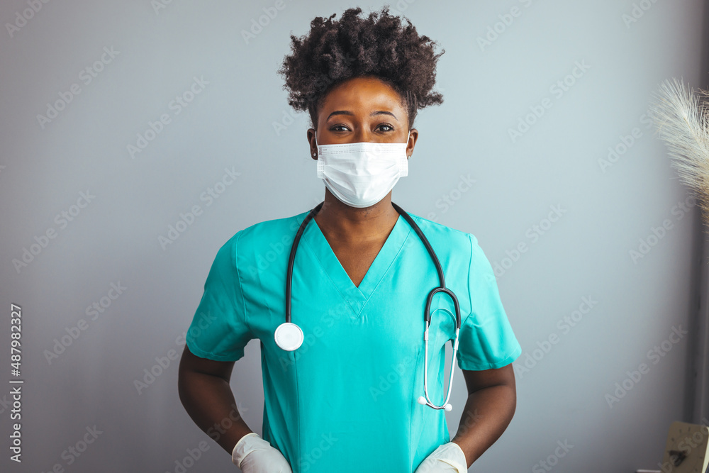 Foto de Confident young female african scrub nurse wear blue uniform ...