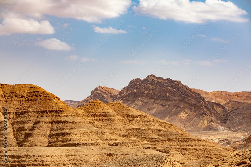 Foto de Mountains, rocks and hills of Judean desert in Israel, Middle ...