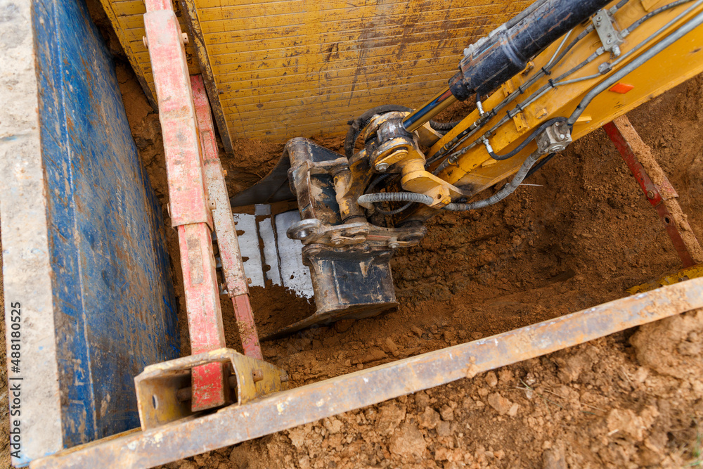 Trench construction using metal trench supports Stock Photo | Adobe Stock