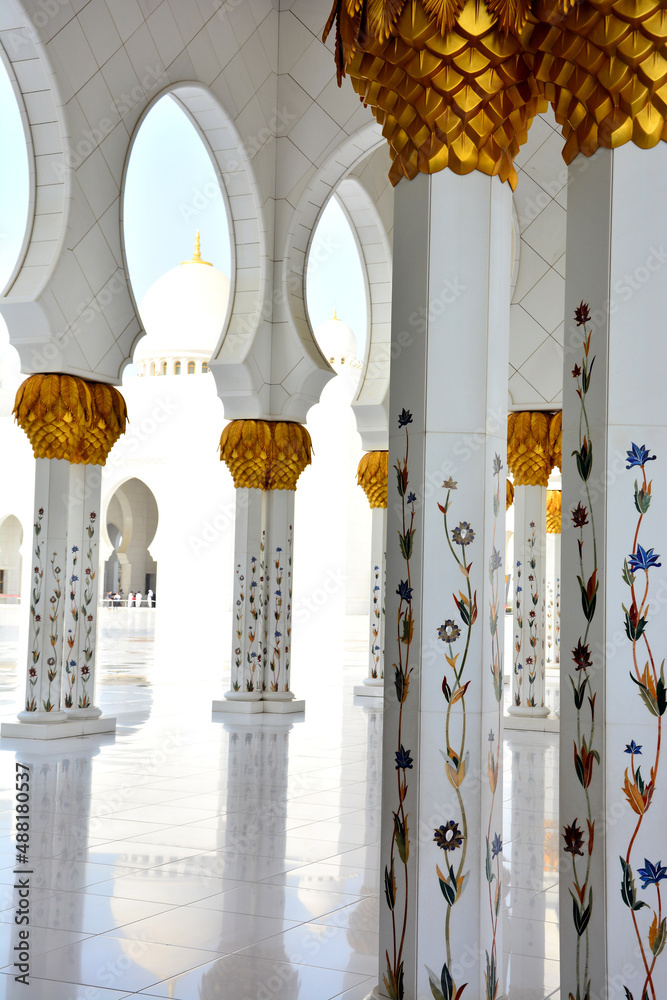 Sheikh Zayed Grand Mosque, world's largest mosque located in Abu Dhabi ...