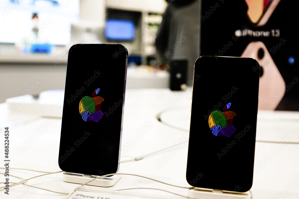 Apple iPhone 13 Pro Max and iPhone 13 Pro at the Apple Store. Editorial ...