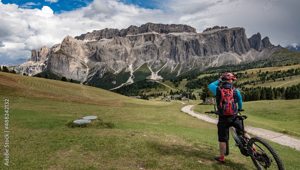 Rower górski ,szlak rowerowy w górach ,Dolomity Stock Photo | Adobe Stock