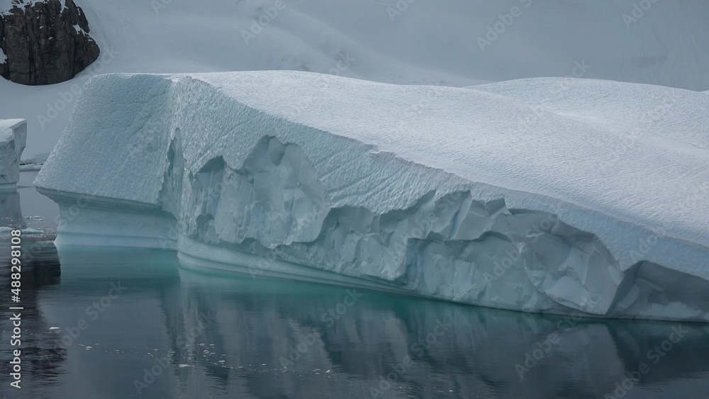 Icebergs. Moving Ice Floes and Ice Sheets in the calm Antarctic Sea ...