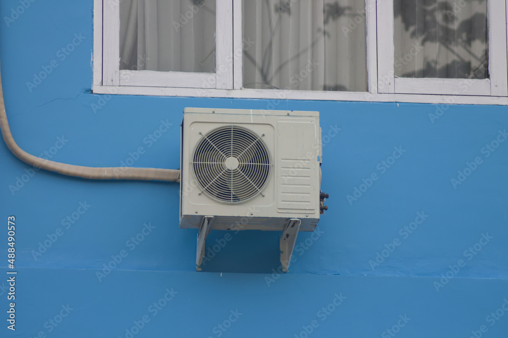 Condensing unit of air conditioning systems. Condensing unit installed ...