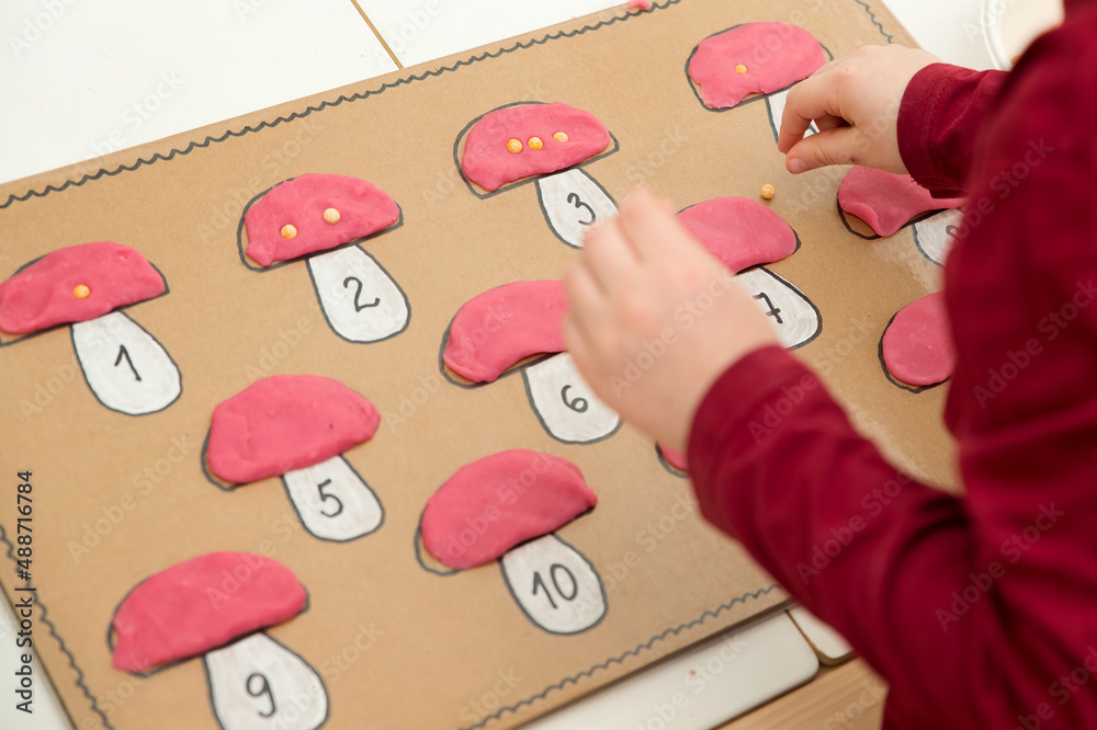 Kid learns to count. Logical tasks for the preschool class. Child ...