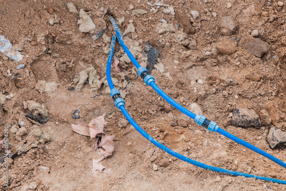 Installation and quick-disconnect connection of polyethylene water ...