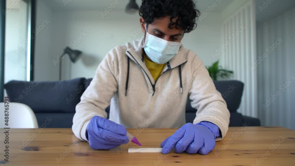 Video Stock A man wearing mask and latex gloves placing sample into the ...
