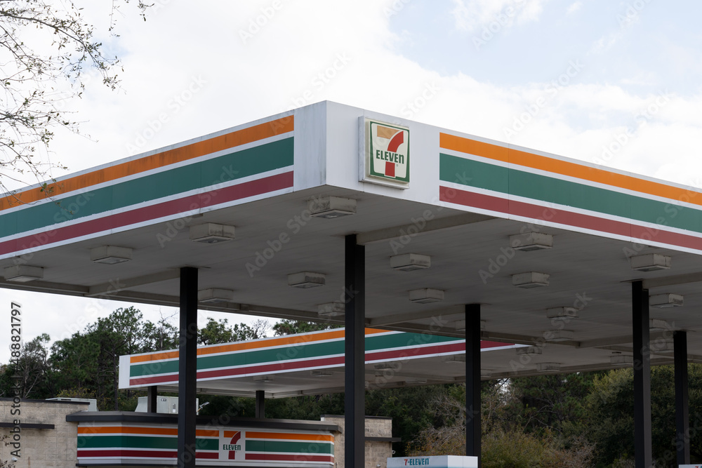 Orlando, Fl, USA - January 5, 2022: A 7-Eleven gas station and ...
