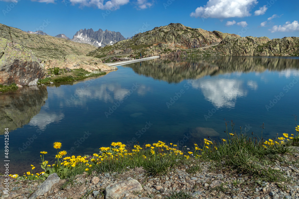 Randonnée en été dans le Massif des Grandes Rousses , Lac Bramant ...