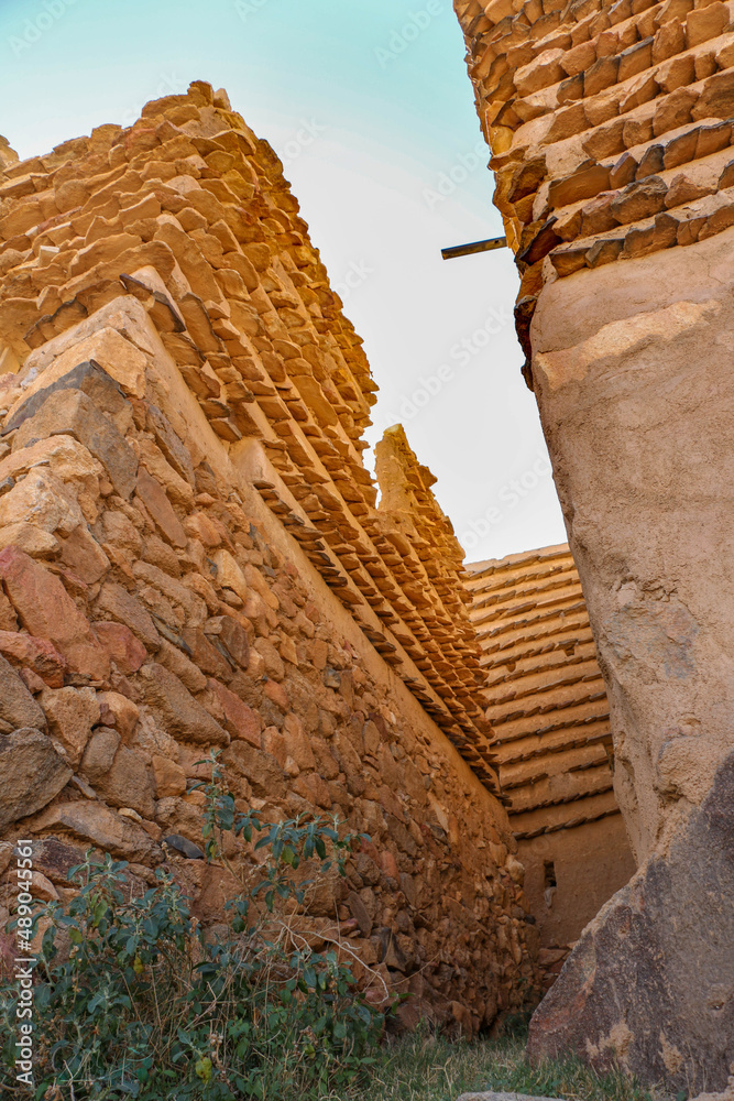 traditional building in Saudi araba Riyadh - Buildings made of rock ...