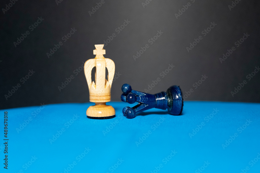 roi et reine d'échec Stock Photo | Adobe Stock