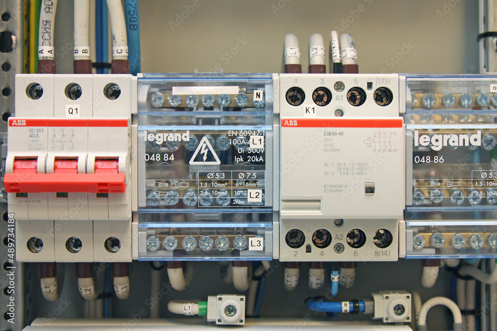 Connecting the ABB contactor and the Legrand cross module with mounting ...