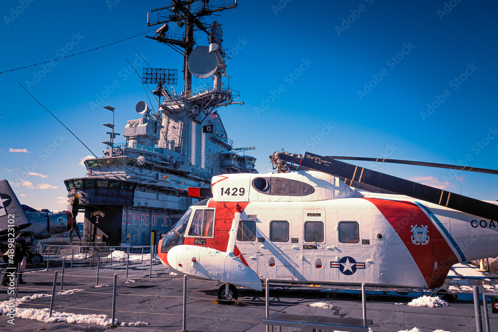 Scenic view of a Sikorsky HH-52 Seaguard SAR helicopter on the flight ...