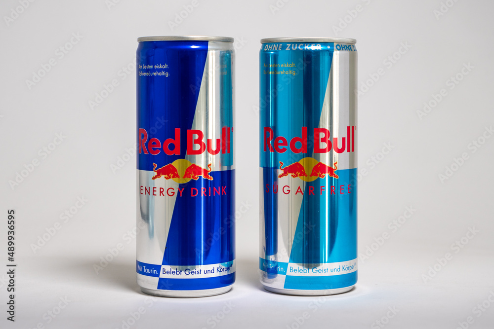 Foto de DRESDEN, GERMANY - 27. February 2022: Red Bull original and ...